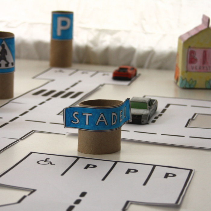 Bygg en stad – Kreativt pyssel för barn med bilbana, hus och vägmärken