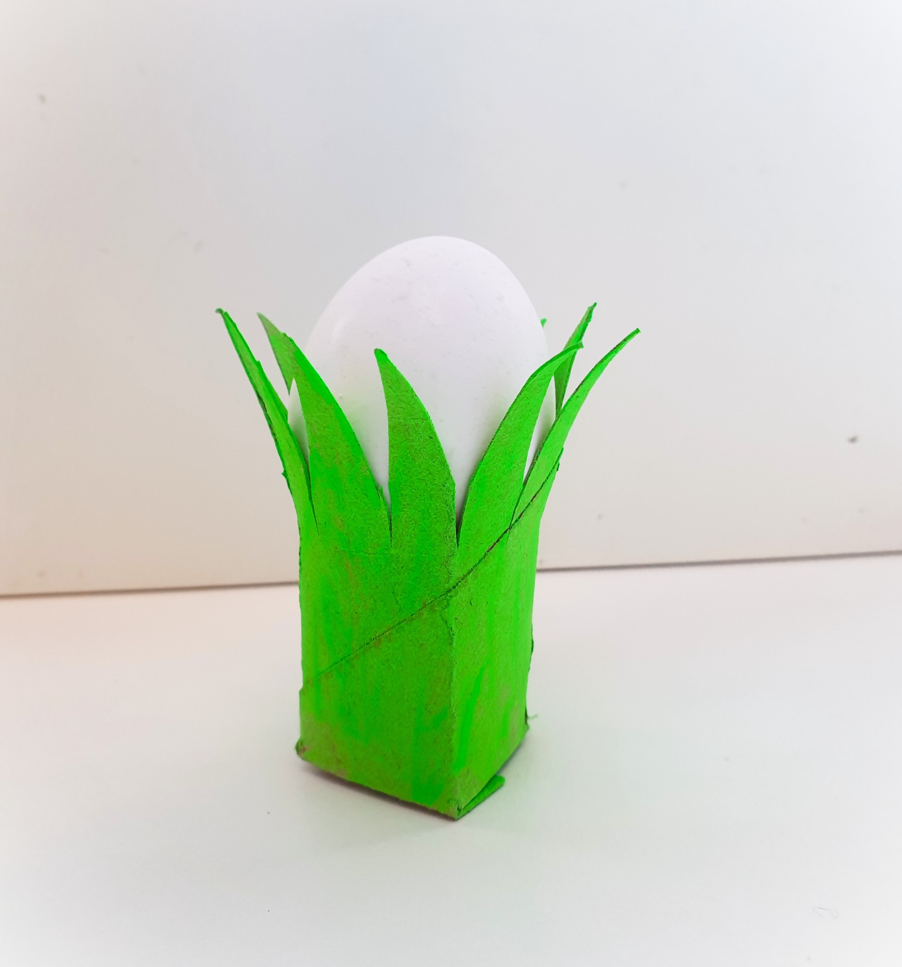 4 enkla påskpyssel med toarullar – återbruk för barn