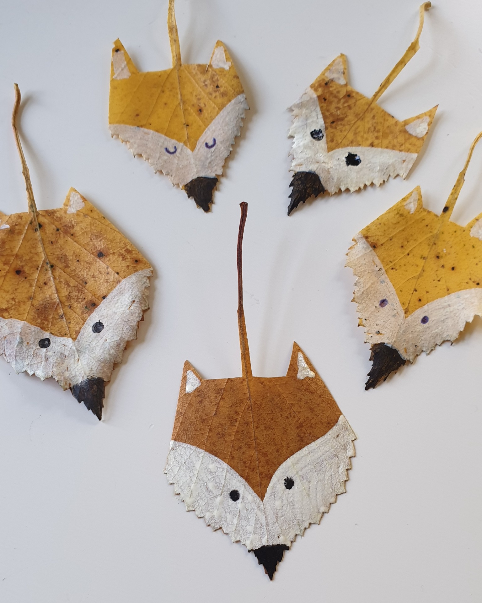 Känslospöken – enkelt Halloweenpyssel för barn (vik & klipp steg för steg)